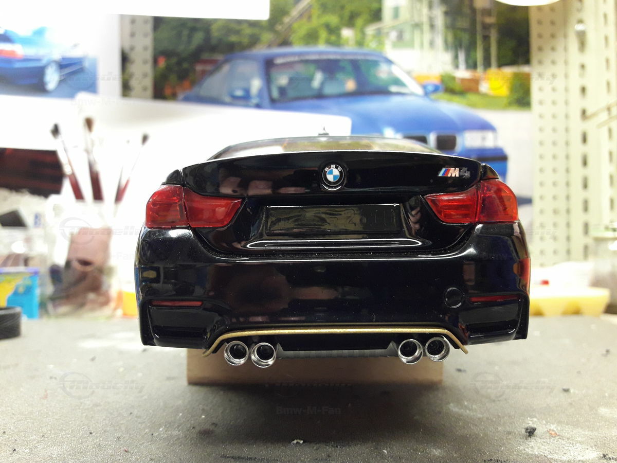BMW F82 M4 ///M Performance Black-Red-Gold-Edition 1:18 Modellauto von Umbau | Modelly