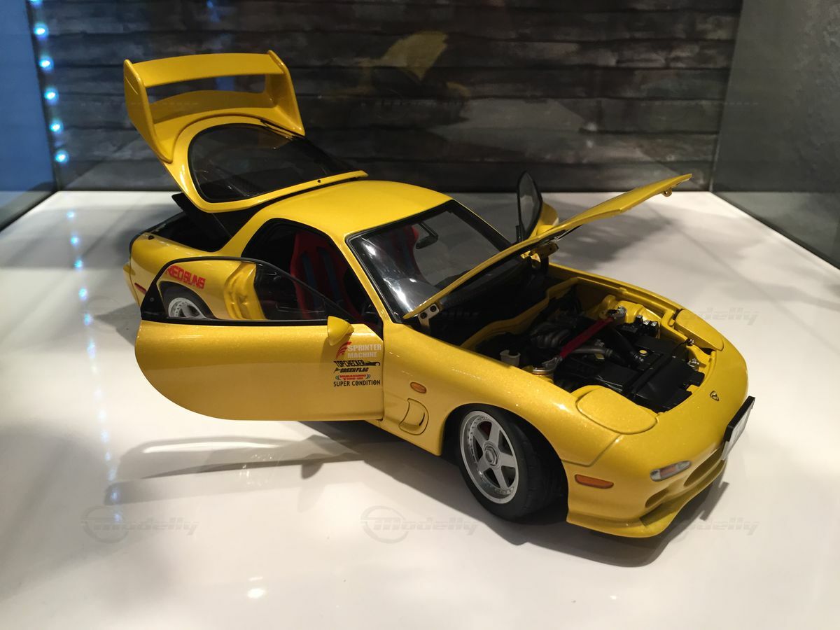Mazda RX-7 Efini (FD3S) aus dem Film Initial D Legend 1 1:18 Modellauto von AUTOart Millennium ...