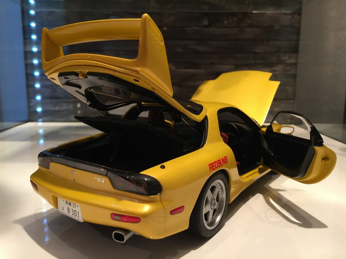 Mazda RX-7 Efini (FD3S) aus dem Film Initial D Legend 1 1:18 Modellauto von AUTOart Millennium ...