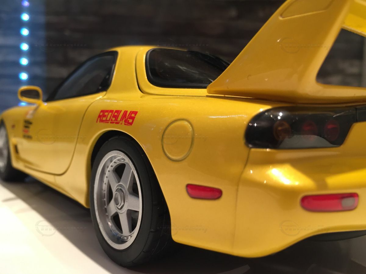 Mazda RX-7 Efini (FD3S) aus dem Film Initial D Legend 1 1:18 Modellauto von AUTOart Millennium ...