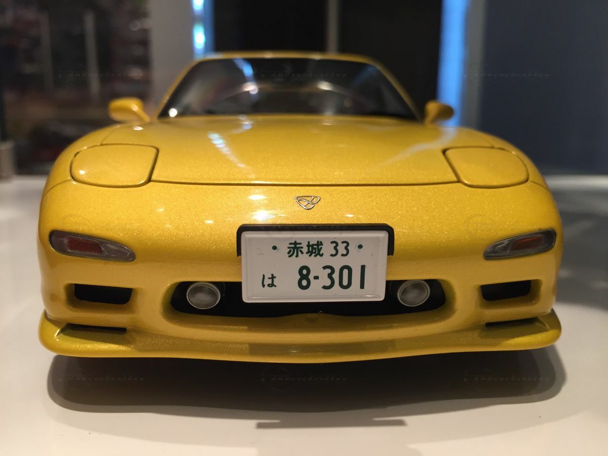 Mazda RX-7 Efini (FD3S) aus dem Film Initial D Legend 1 1:18 Modellauto von AUTOart Millennium ...