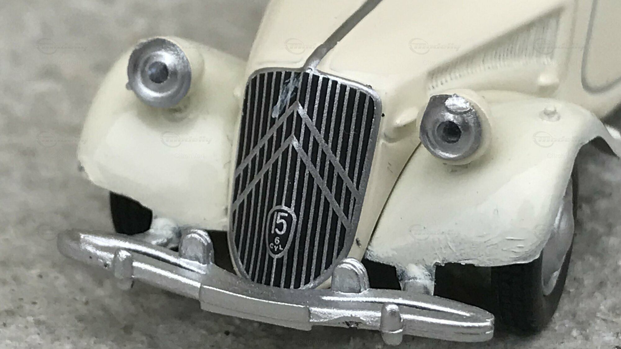 Citroen Traction Avant 15 CV 1:64 Modellauto von Norev CITROEN Dealer Edition | Modelly