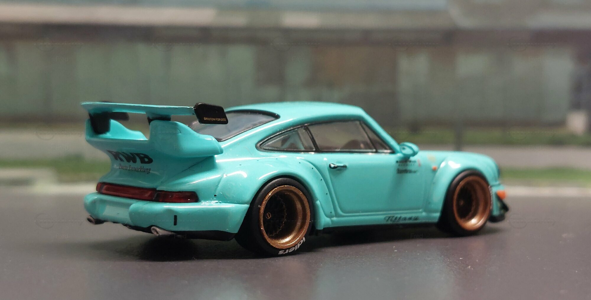 Porsche 911 964 RWB Tiffany 1:64 Modellauto von Tarmac Works | Modelly
