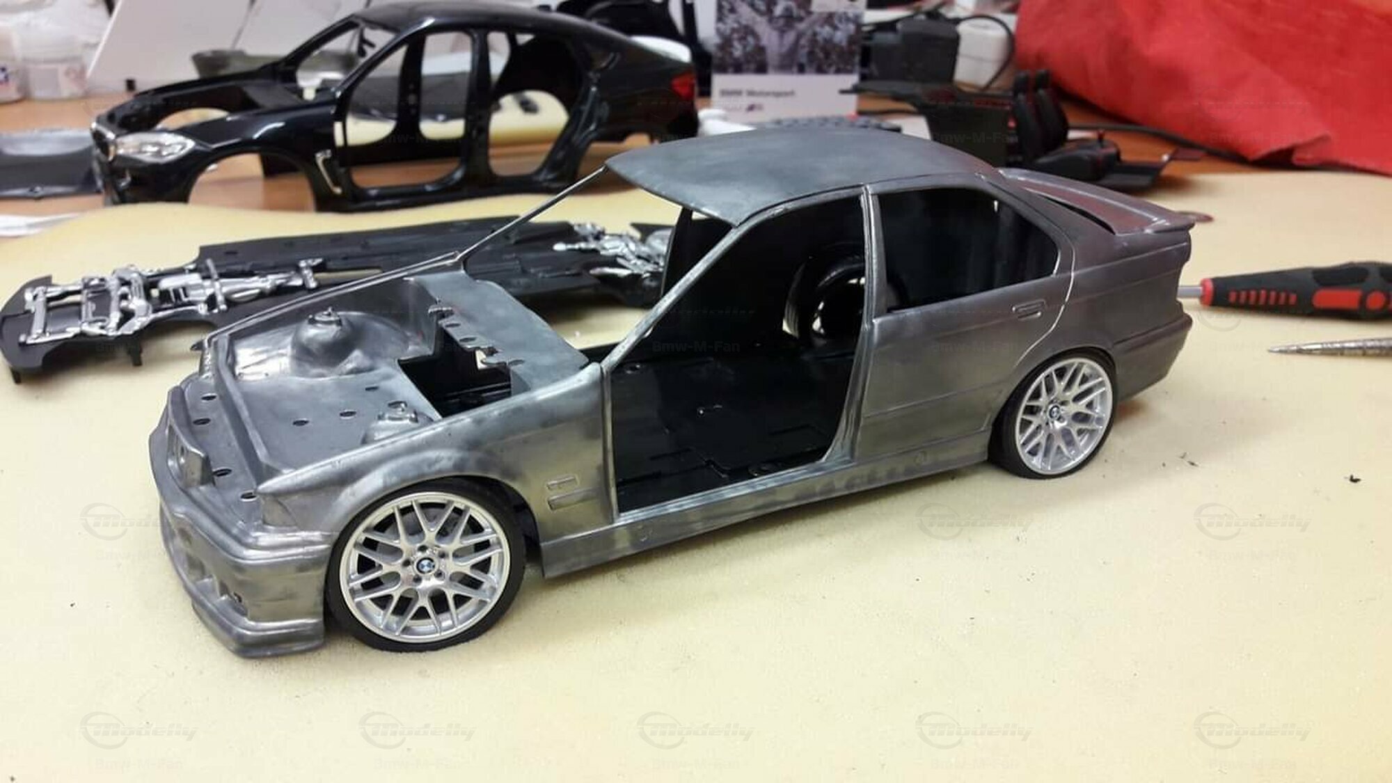 BMW E36 M3 Limousine 1:18 Modellauto von Umbau | Modelly